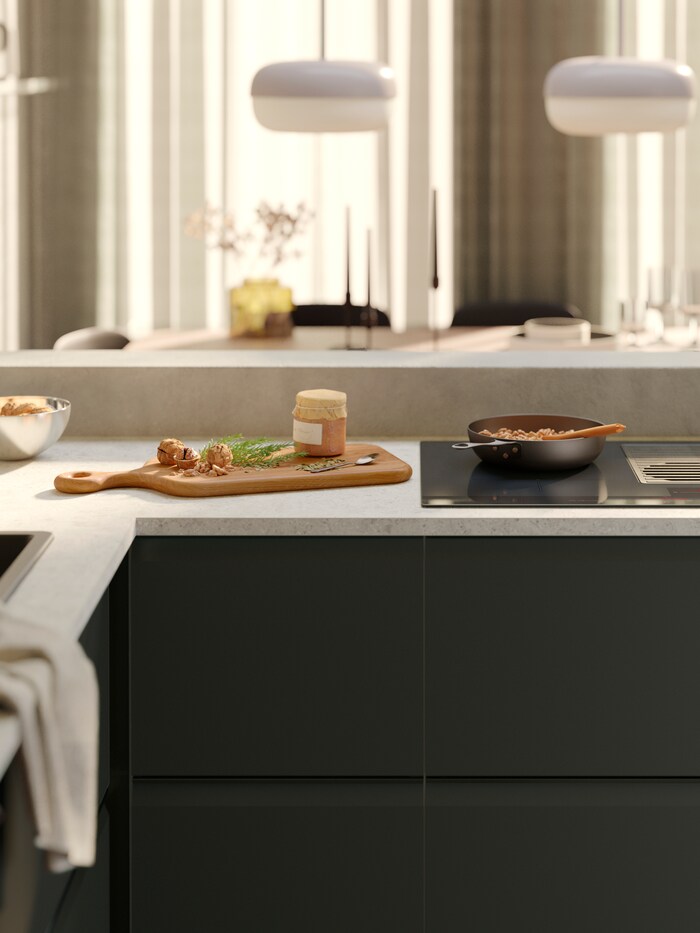 Kitchen in anthracite for organised and refined style